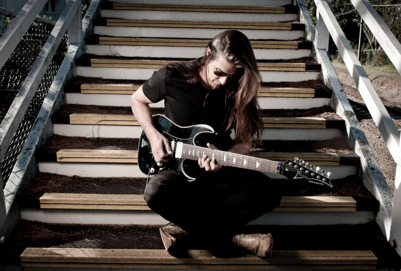 Simon Gardner Performs His New Single ‘You Know Why I Asked You Here’