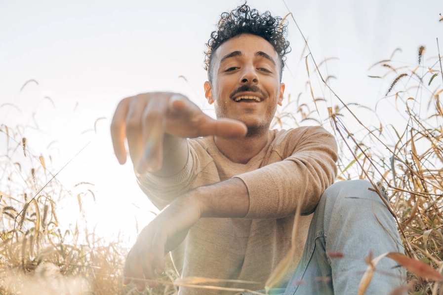 Anees lets us feel all the love with his single “Sun and Moon” – LA ...