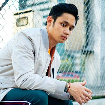 Michael Pangilinan fights to hold back the tears with “Bakit Ba Ikaw ...