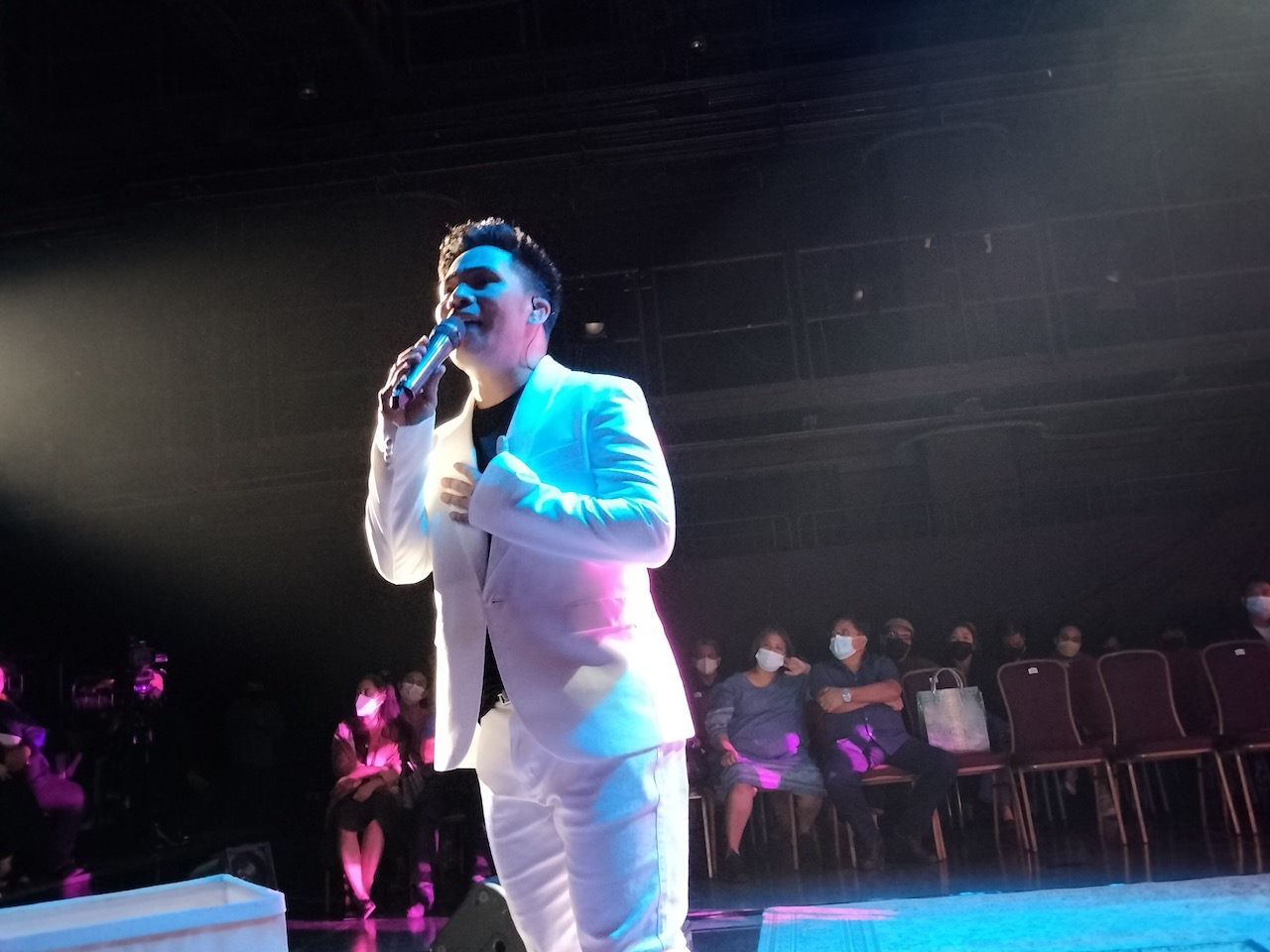 Poppert Bernadas: A Magical Concert to Remember – LA Music Review