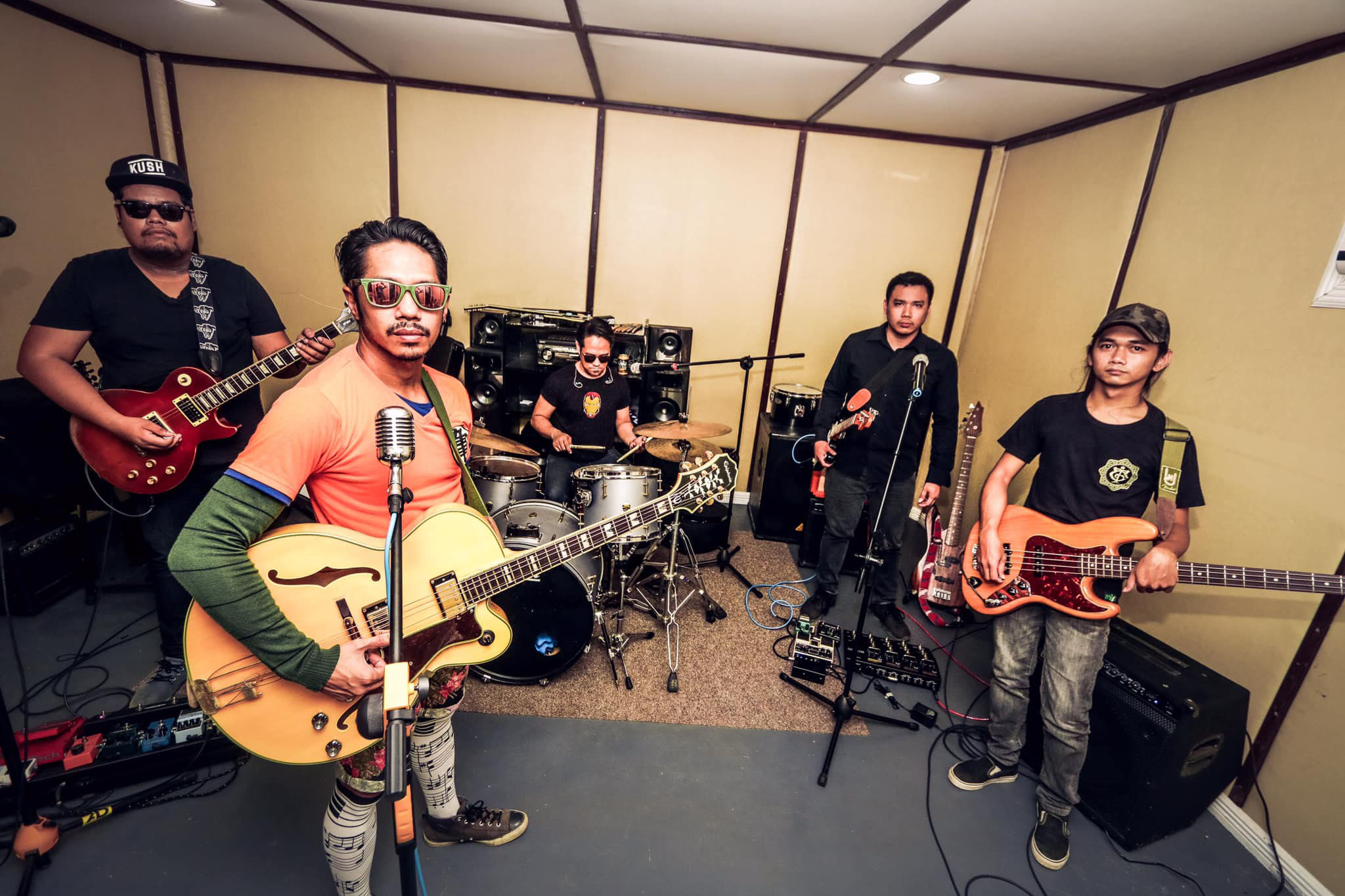 Pyeza serenades us with their romantic track “Pakiusap”